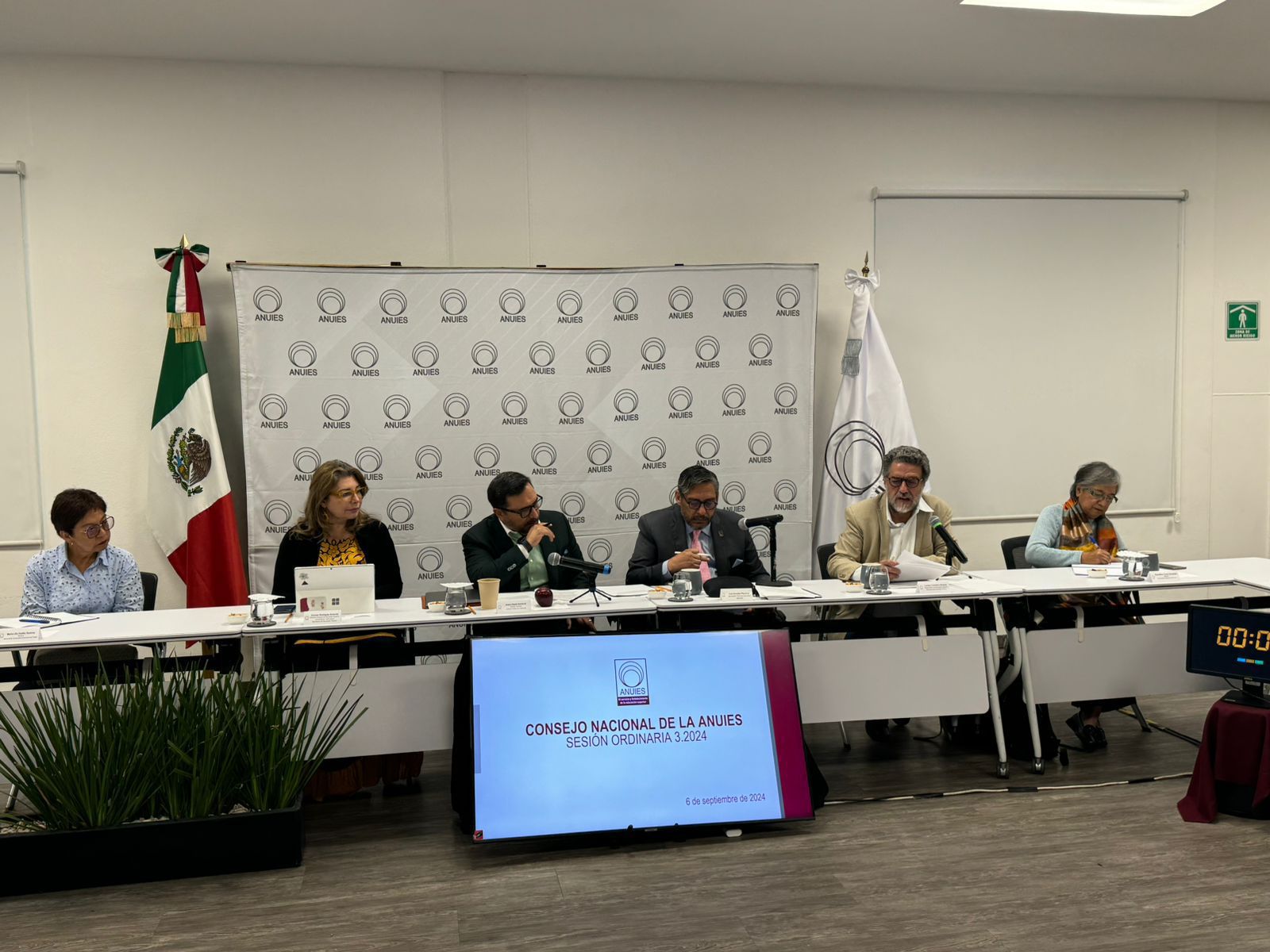 ROBESPIERRE LIZÁRRAGA INFORMA AL PLENO DE LA ANUIES Y AL SUBSECRETARIO ...